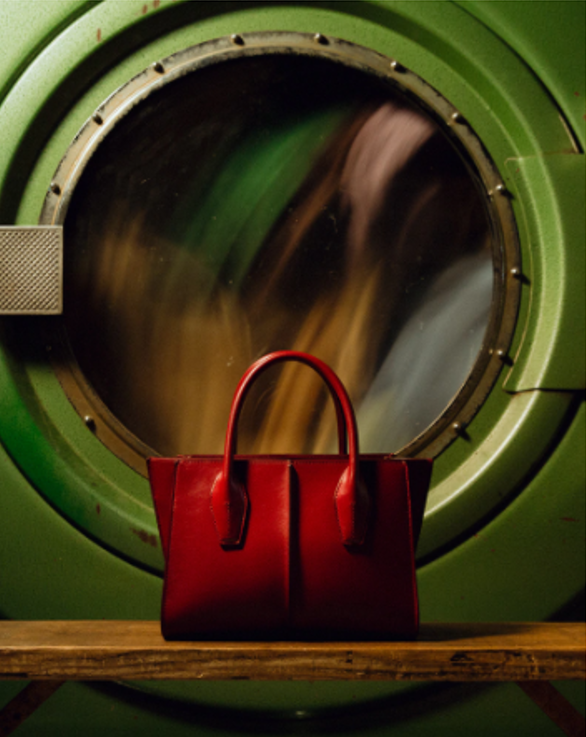 The equilibrium translated in the most classy bags for HER